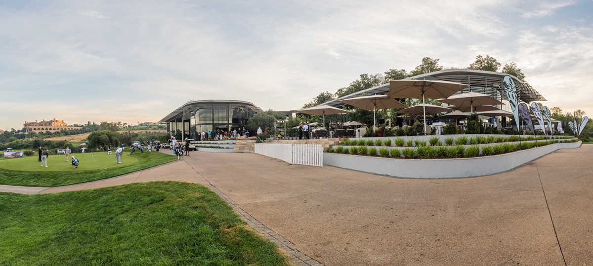 Lot 608 | Strauss & Co